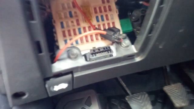 Диагностический разъем OBD2 на Hyundai Solaris