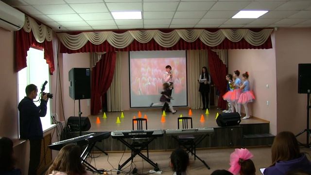 Игровая программа-концерт "А ну-ка, девочки"