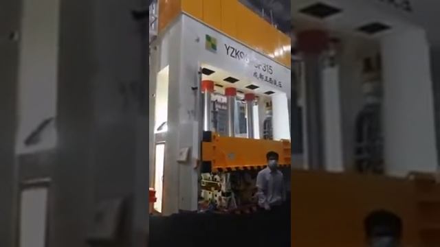 Пресс-машина для производства крыш автомобилей Ford