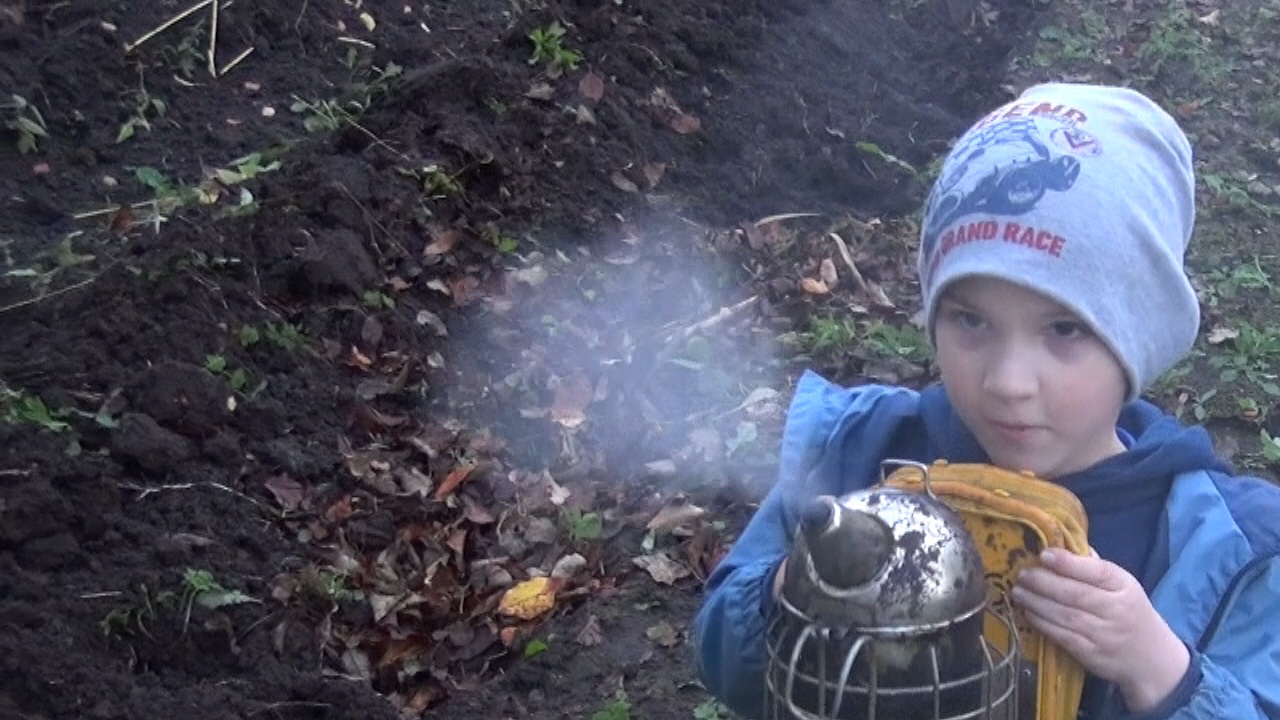 Смена подрастает! Знатный дымарь...