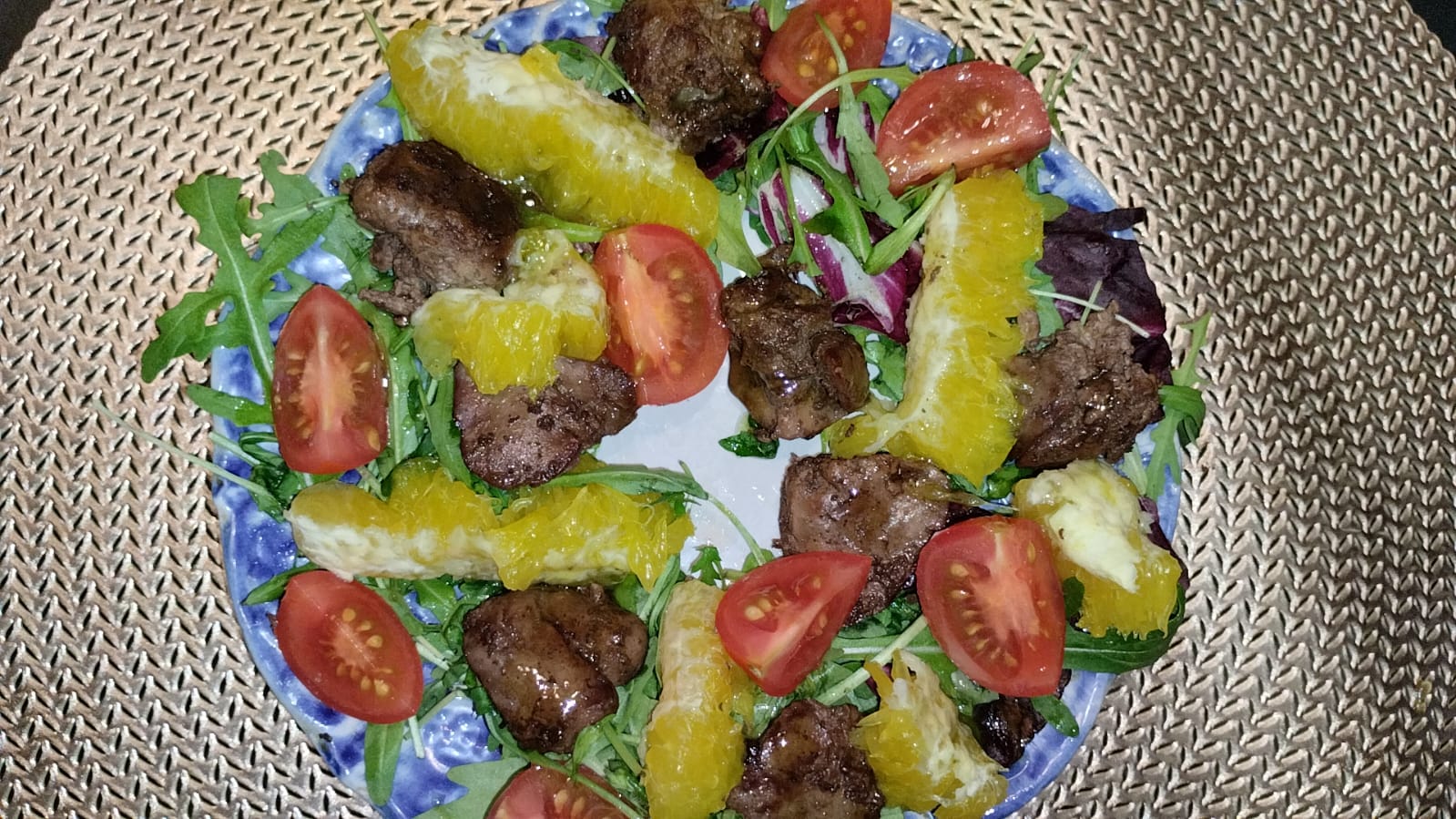 Праздничный салат с куриной печенью и апельсином