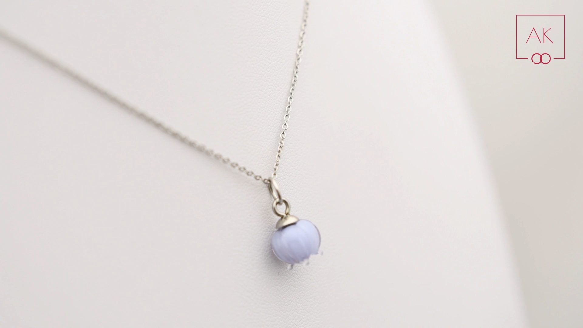 Подвеска Фелиция с сиреневым стеклянным цветком