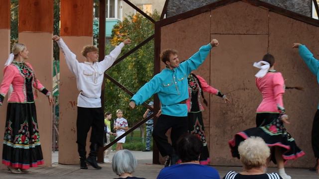 Ансамбль "Раздолье" поздравил оренбуржцев с Днём города