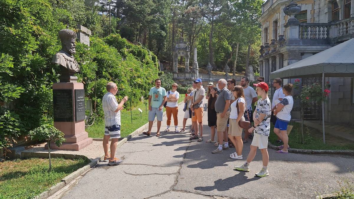 2024. Alushta. Chess Deaf Russia Training. Video 13 - Excursion to Massandra Palace