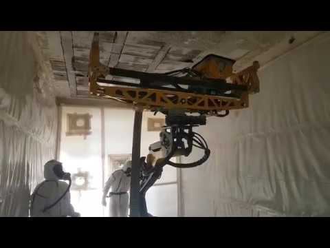 Робот Brokk 110 с установкой снятия слоя поверхности BCP215
