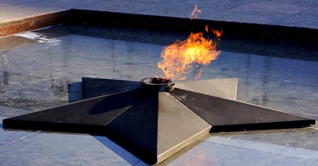 Роберт Рождественский: "БАЛЛАДА О МОЛЧАНИИ". Читает — Елена Артёменко. Запись: сентябрь 2020 года.