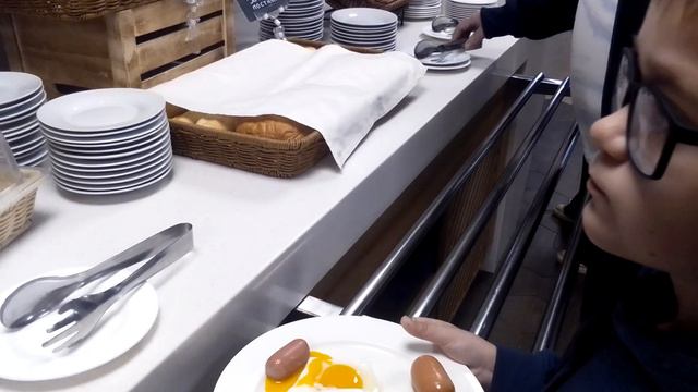 Шведский стол в отеле Арт Москва 4*