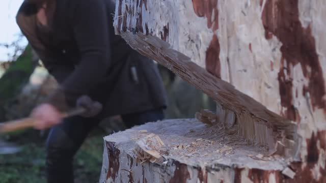 Как срубить толстое дерево