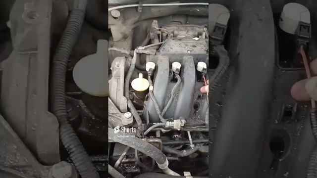 Renault duster 1.6  k4m машина работает без бензина