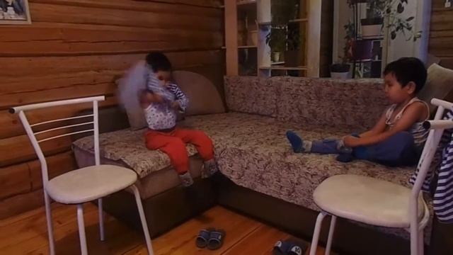 ВеДеДо. "Пробуждение", "Зарядка", "Учусь одеваться","Умывайся!" (Коренблит - Грозовский) на якут.яз.