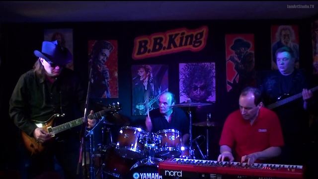 группа "Modern Blues Band" - Дмитрий Матюхин, Евгений Ревнюк, Андрей Кислов, Гия Дзагнидзе.