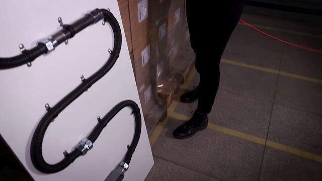 Как протянуть провод в гофру или металлорукав