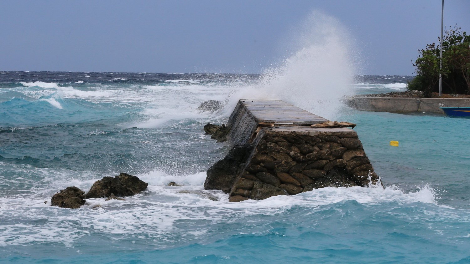 Шторм на Мальдивах
