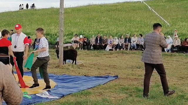 Поет Олег Фазылжанов. Сабантуй.