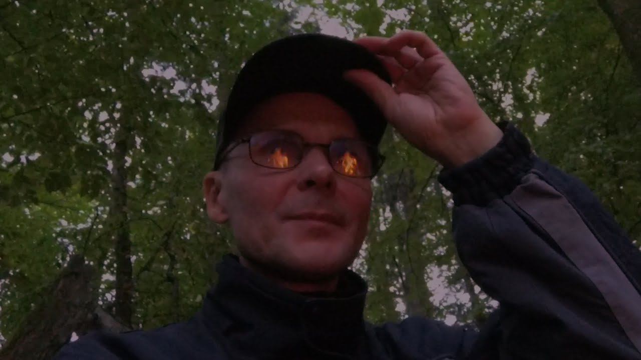 Уехал в лес побухать. Отличному вечеру и дождь не помеха.