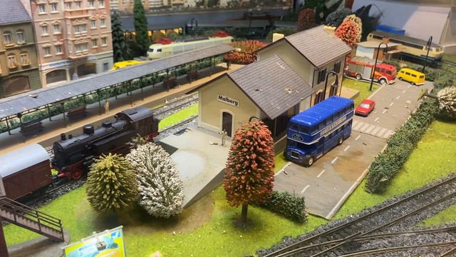 Макет в магазине железнодорожных моделей в Гонконге Model Railway Shop Lee Kwon Hobbies Company