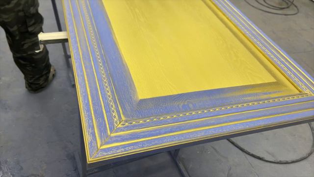 Процесс изготовления кухни из массива с патиной