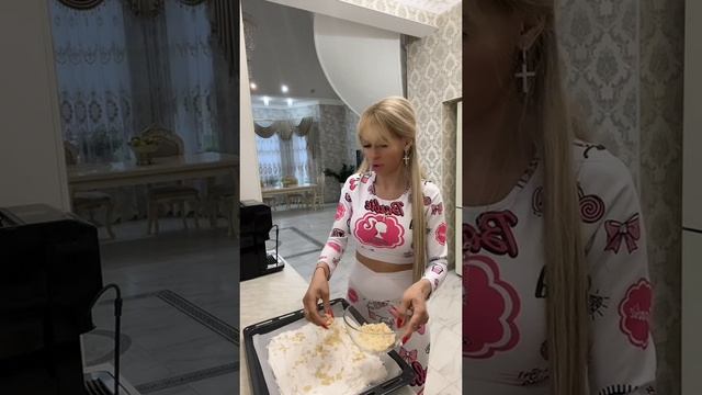 МЕРЕНГОВЫЙ РУЛЕТ.mp4