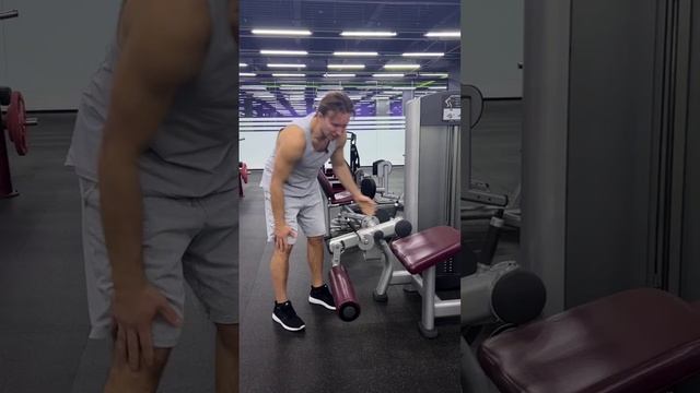 Сгибание голени в блочном тренажере