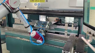 Обслуживание гибочного пресса коллаборативным роботом - 2