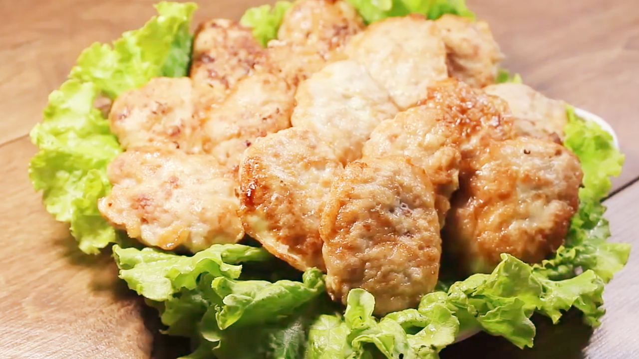 Отбивные из фарша! Нереально сочная вкуснятина. Вместо майонеза  можно использовать сметану!