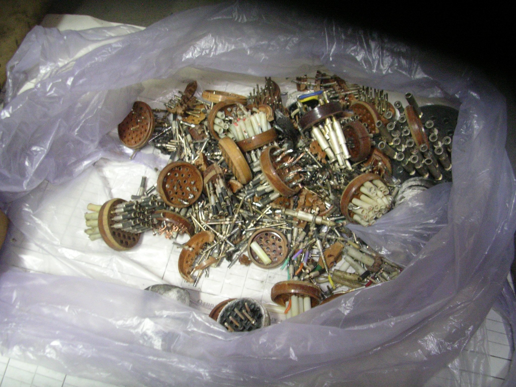 СКОЛЬКО ЗОЛОТА В СОВЕТСКИХ РАЗЪЕМАХ  ШР , 2РМ И ПОДОБНЫЕ ?! #аффинаж #разъемы #аффинаж #радиодетали