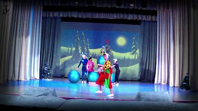 7. Зайцы 2\3. Жонглёры большими шарами.