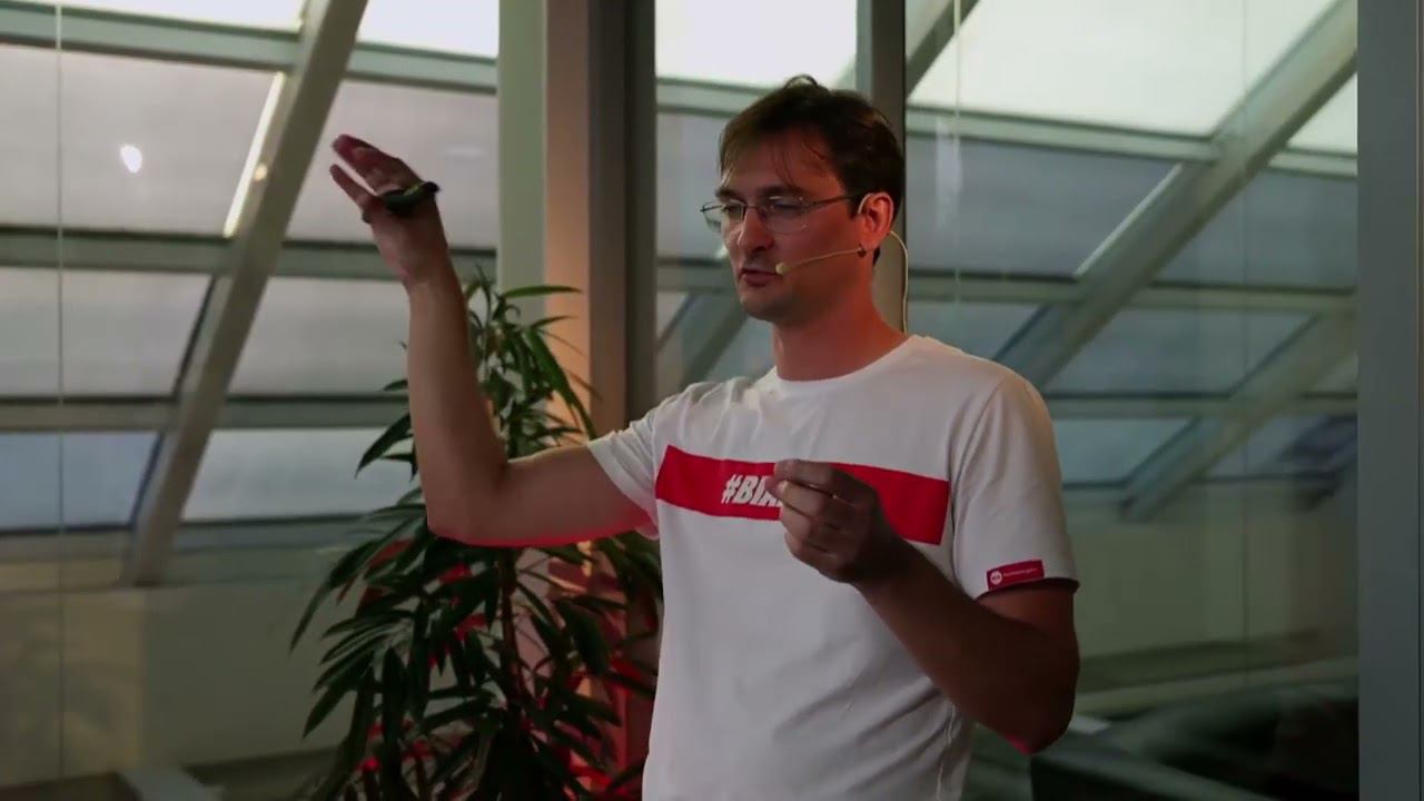 Игорь Бакум. ИИ в действии: автоматическое распределение запросов в техподдержку