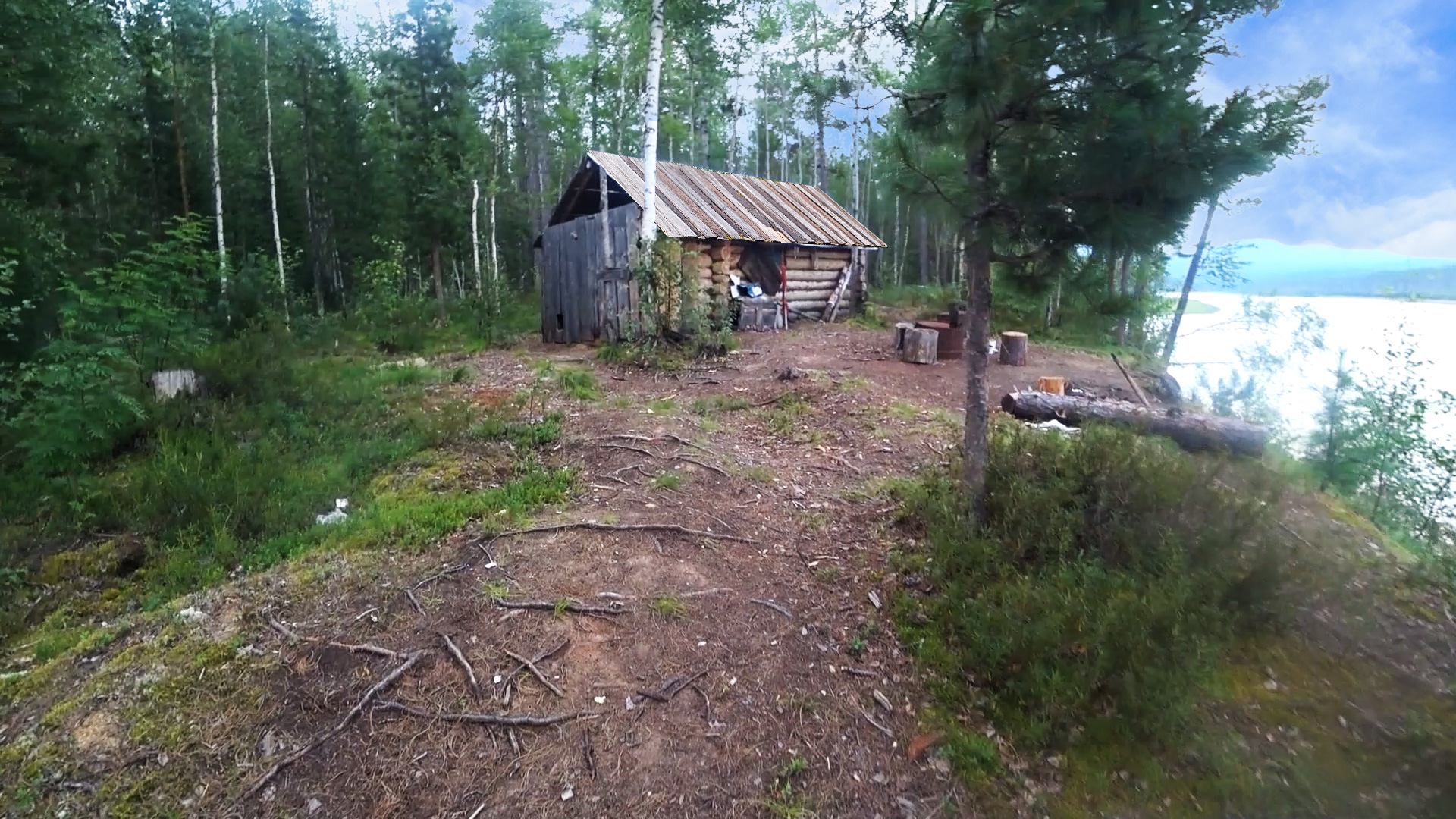ЯКУТИЯ вверх по реке, ищем ЗИМОВЬЕ для ночлега. ЛЕСНАЯ ИЗБА в таёжной глуши.
