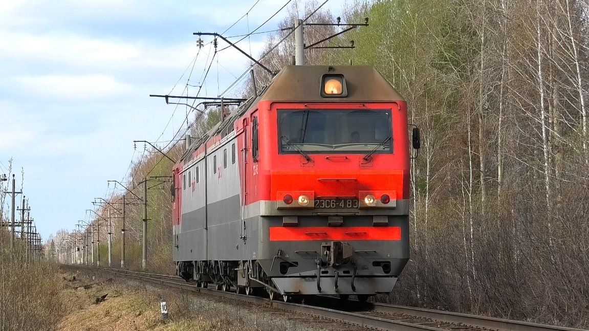 2ЭС6-483 "Синара" следует резервом с приветливой бригадой