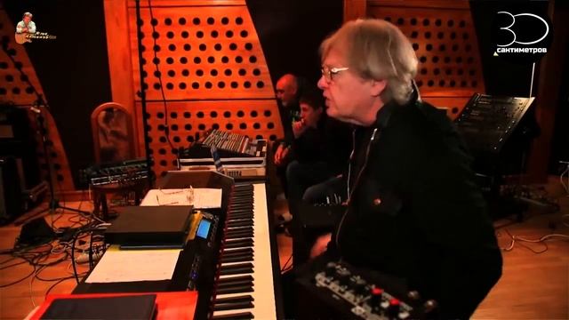 Юрий Антонов прослушивает Саню Рычагова из 30 сантиметров