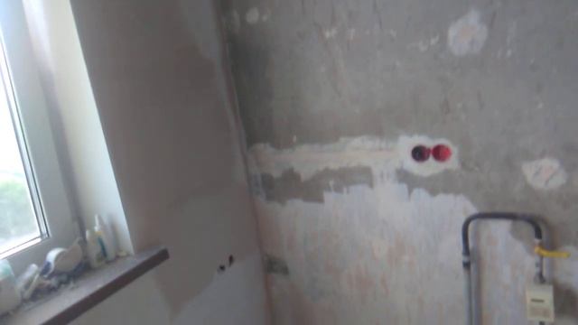 Черновой ремонт кухни, шпаклёвка стен, наливной пол.