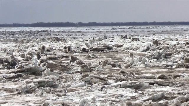 Ледоход, заторы на реке Амур. набережная - Хабаровск (16 апреля 2024г)