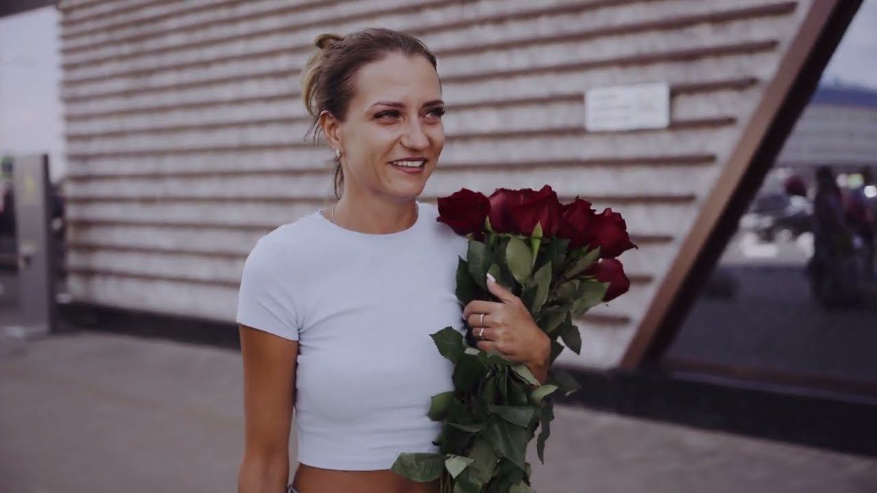 Предложение руки в аэропорту. Танцевальный флешмоб