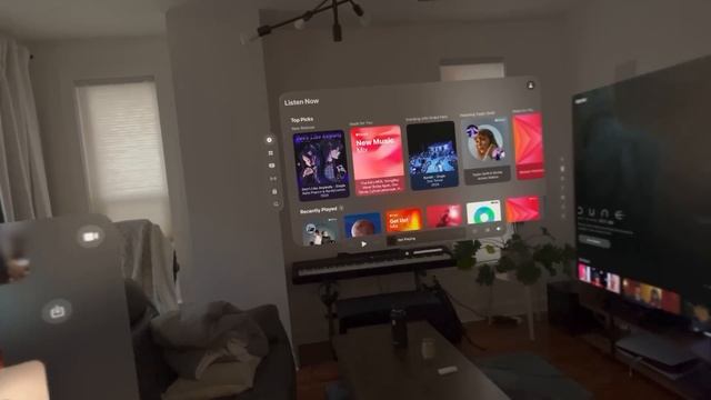 Apple VIsion Pro прокачала его кабинет и рабочие процессы, а заодно и всю его квартиру