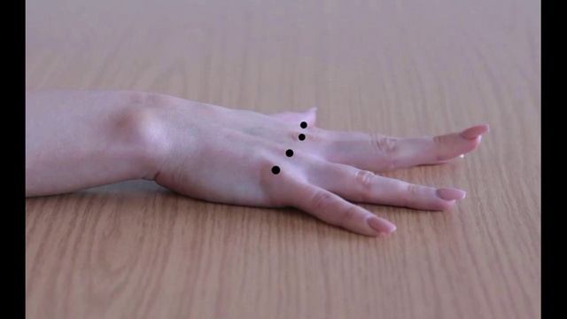 15. Разгибание одного на столе.