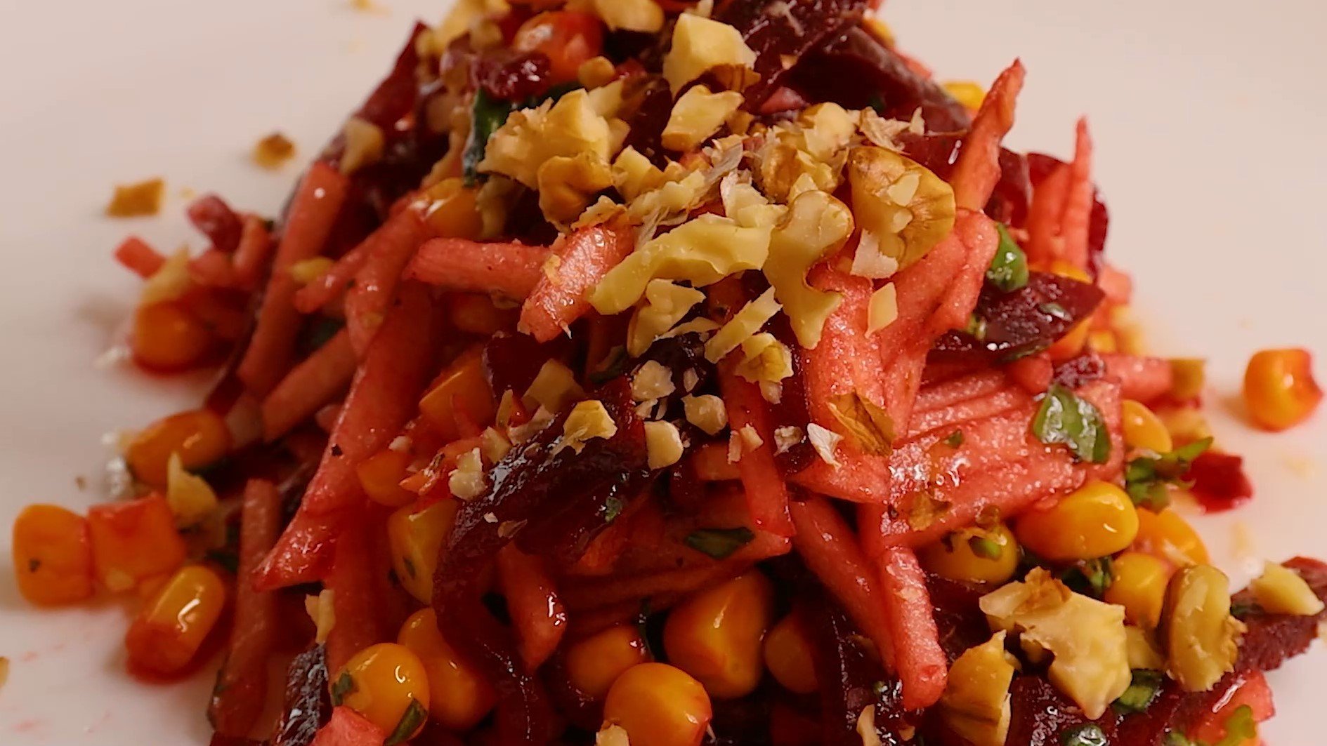 Такой салат со свеклой должен быть постоянно на столе! Невероятно вкусно и полезно!