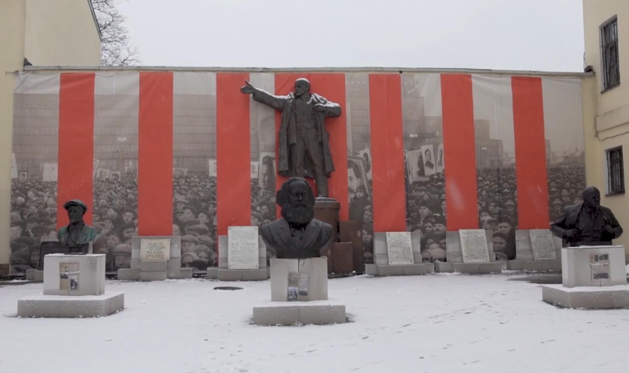 Наши выставочные проекты. Век Вождей - Октябрьский марш