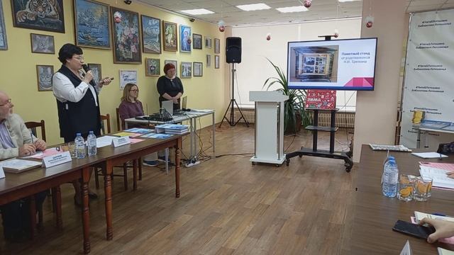 1. Директор МУК Лотошинская ЦБС В.Н. Ефимова и награждение победителей конкурса рисунков