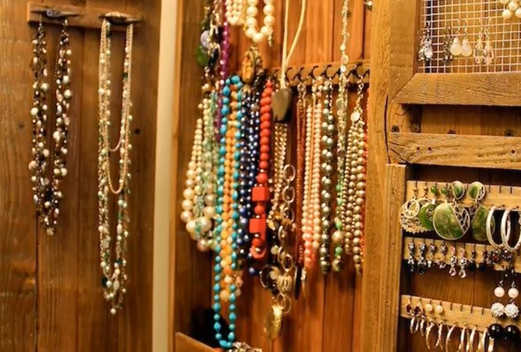 Шкаф для бижутерии