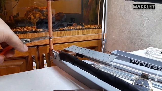 Сварка 4-х пластин по 0.5мм клещами контактными 3500А, 5В. Вылет 60см.