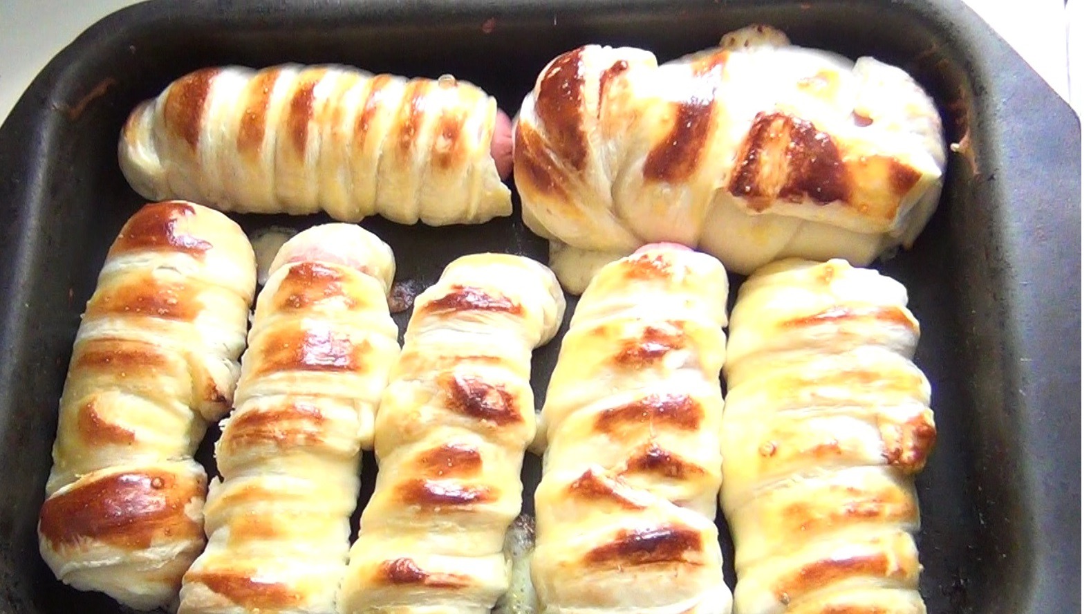 Сосиска в слоёном тесте просто и вкусно видео рецепт