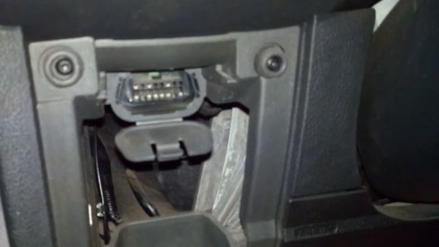 Диагностический разъем OBD2 на Ford Mondeo