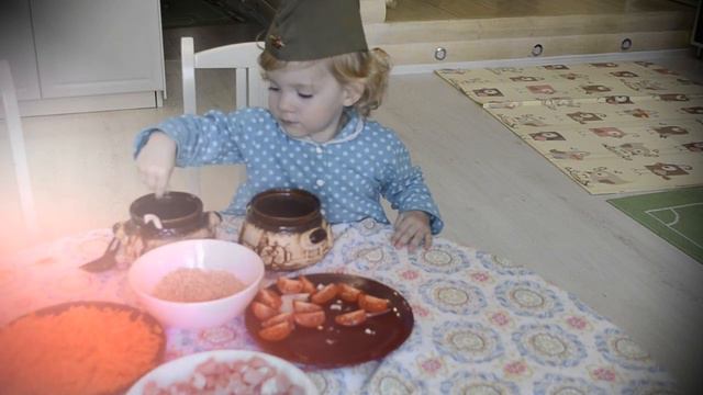 9 мая. День Победы. Дети готовят перловую кашу.