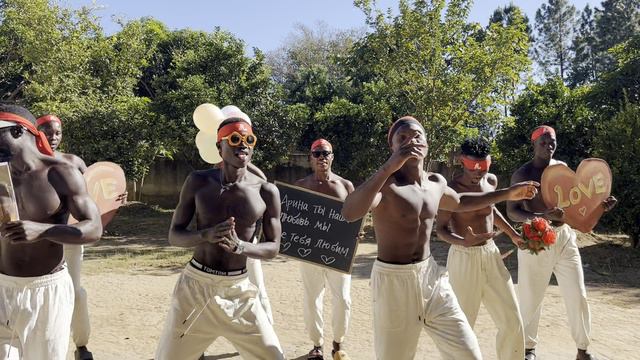 Поздравление от Симпатяг очаровательной девушке )