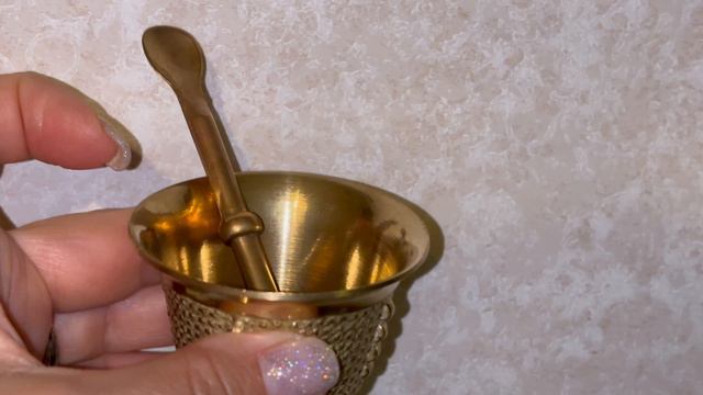 Рельефная Ступка из латуни с пестиком-ложечкой. Швеция 🇸🇪 АНТИКВАР
