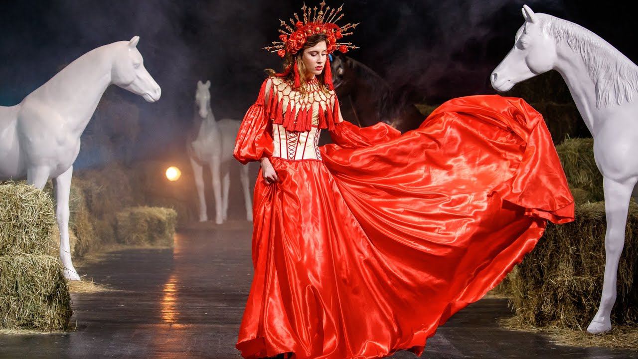 Magic Fashion Week SS2023 .Runway . Couture Collection " GLAM by A Glossier "