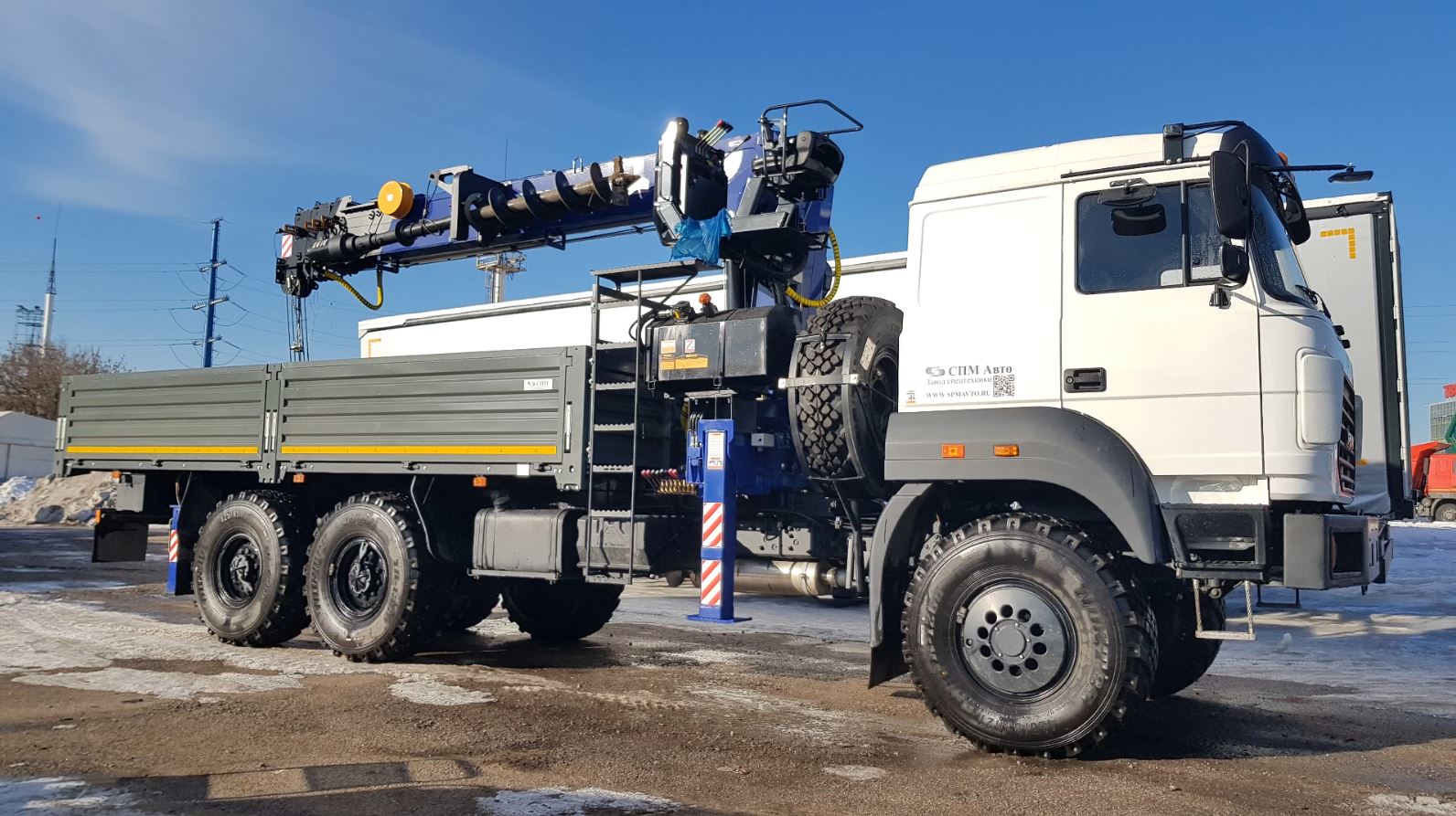 Краткое видео о бортовом автомобиле УРАЛ-М с КМУ DY SS1966 с буровым оборудованием.