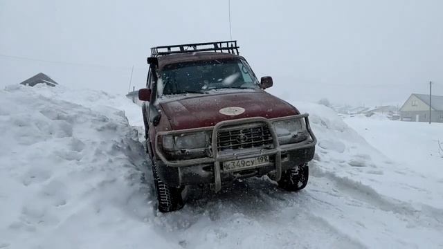 Крузак выехал из сугроба