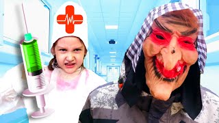 ДОКТОР ПОЛИНА ставит БОЛЮЧИЙ УКОЛ БАБКЕ ГРЕННИ. Полина как доктор.